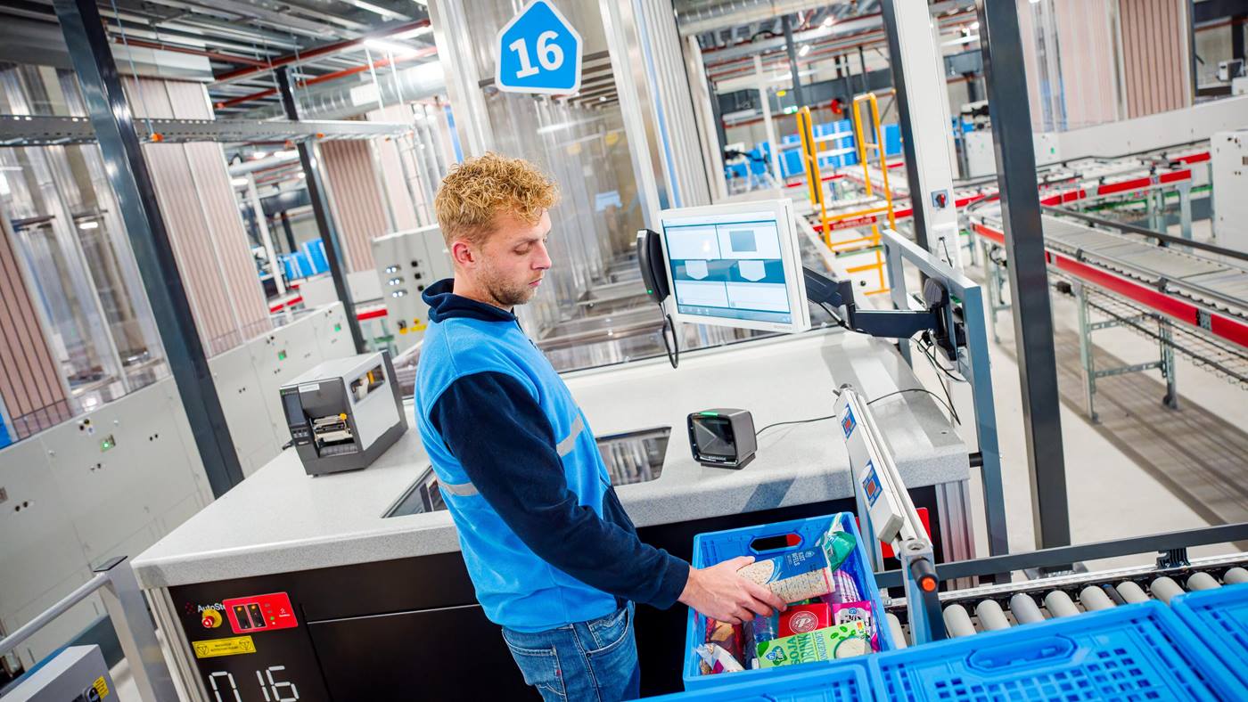 How Albert Heijn transformed e‑grocery with Swisslog automation - Swisslog