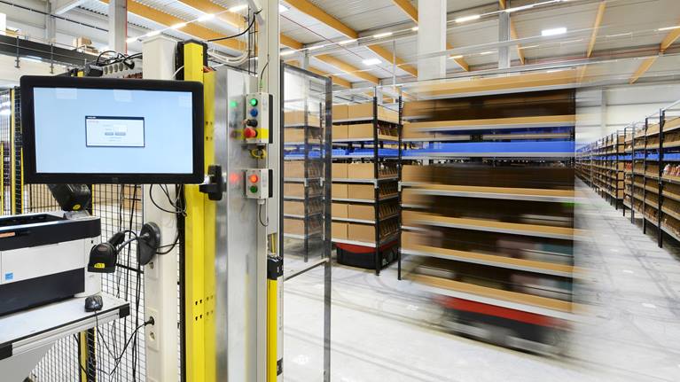 HAGEL: Flexible CarryPick Lösung von Swisslog - Swisslog