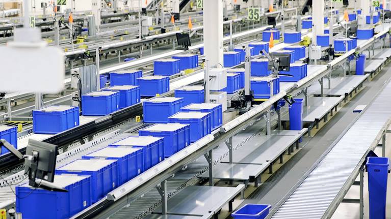 USA Fashion Retailer Goods-to-Person Shuttle System - Swisslog Global