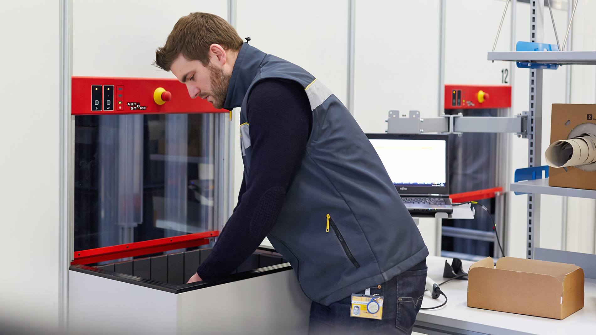 Swisslog - Robot de Picking et de palettisation pour les entrepôts ...